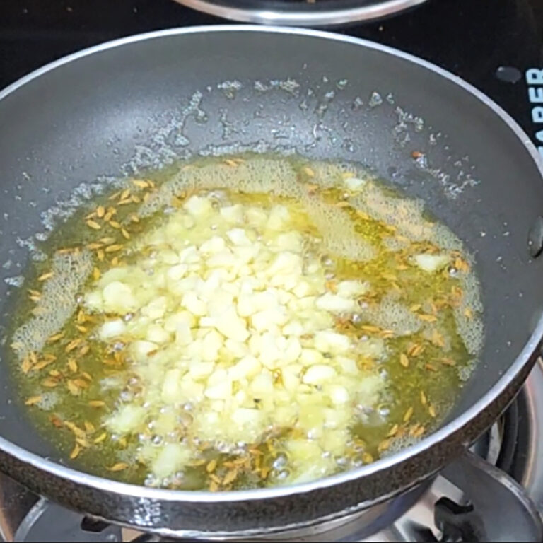 Lasooni Dal Tadka | Simple Garlic Dal Recipe - Cook with Kushi