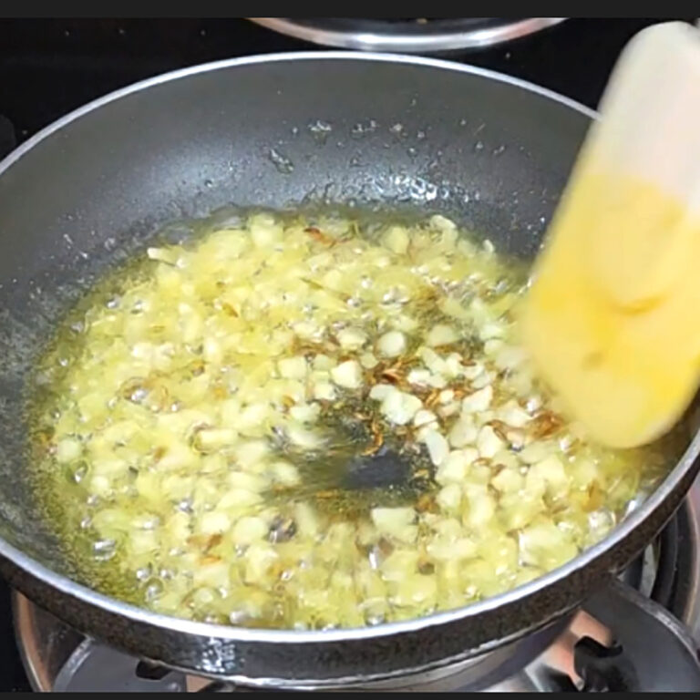 Lasooni Dal Tadka | Simple Garlic Dal Recipe - Cook with Kushi