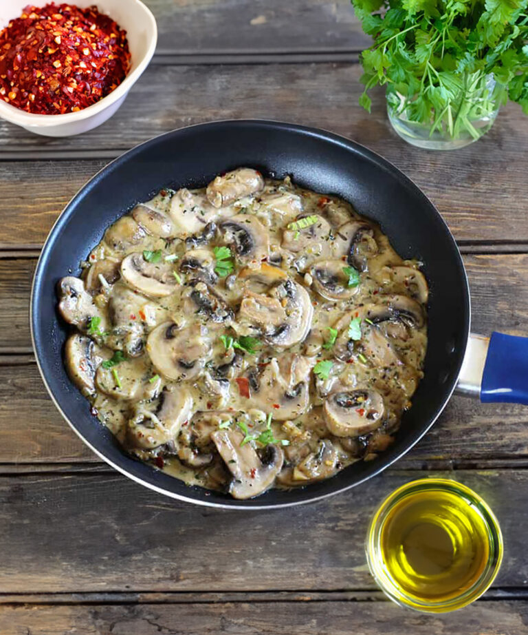 Creamy Garlic Mushrooms | Mushroom In Garlic Cream Sauce - Cook with Kushi