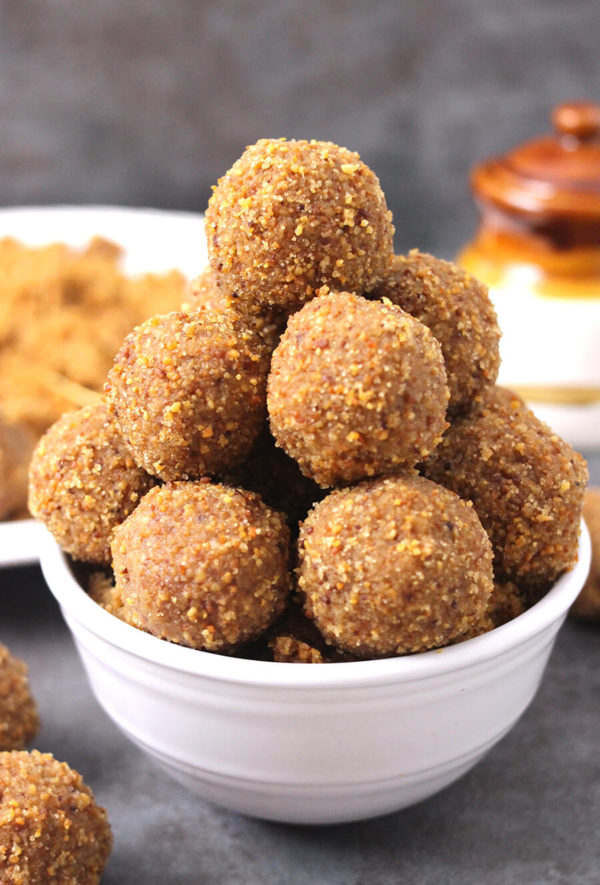 URAD DAL LADDU | NO BAKE PROTEIN BALLS - Cook with Kushi