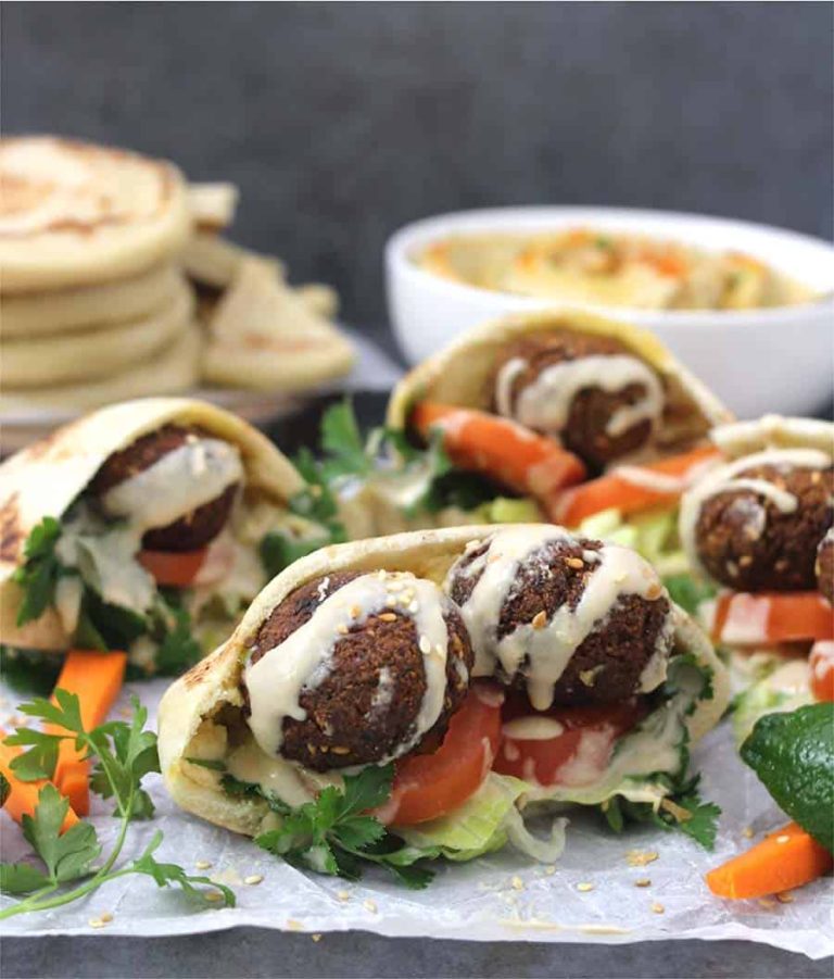 FALAFEL PITA SANDWICH WITH TAHINI SAUCE - Cook with Kushi