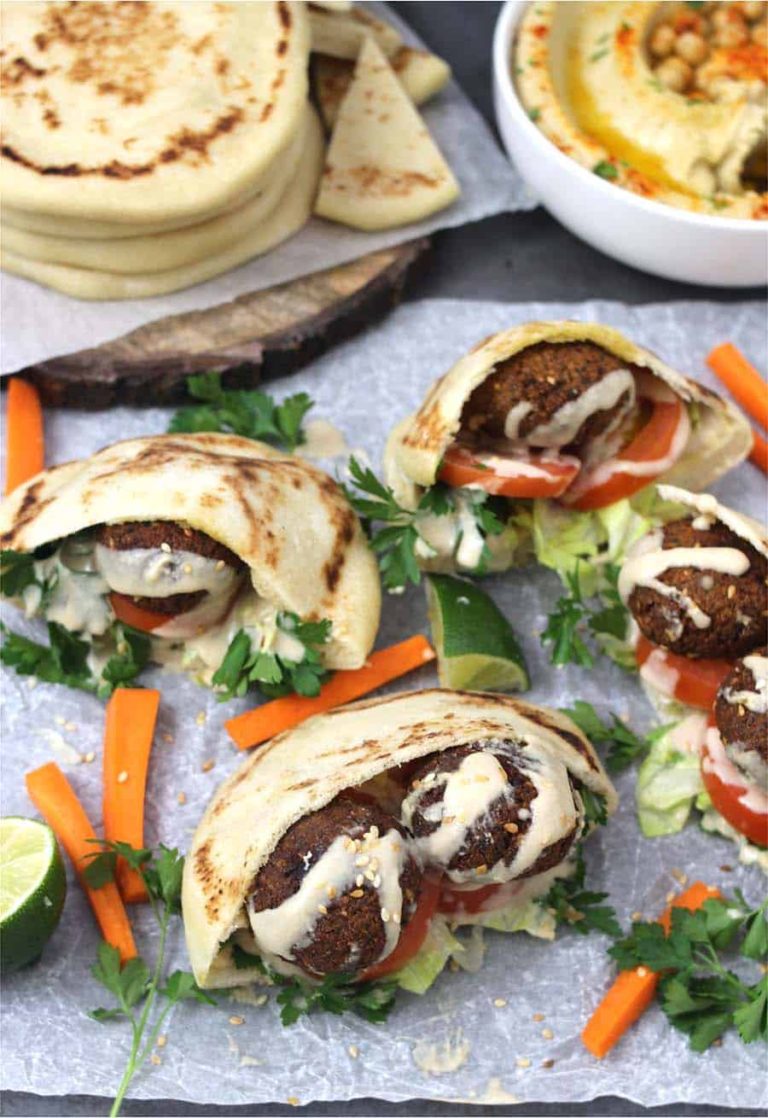 FALAFEL PITA SANDWICH WITH TAHINI SAUCE - Cook with Kushi