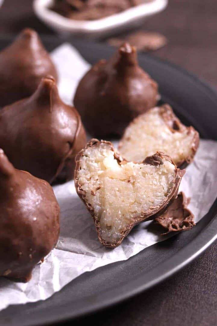 BOUNTY MODAK | CHOCOLATE MODAK | MOUNDS MODAK - Cook with Kushi