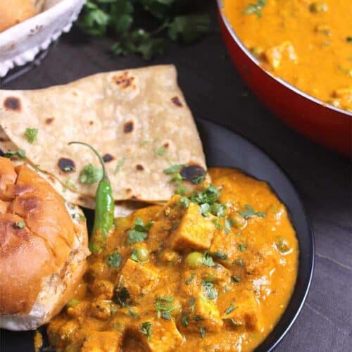 PANEER MATAR MASALA | HOW TO MAKE MUTTER PANEER MASALA - Cook with Kushi