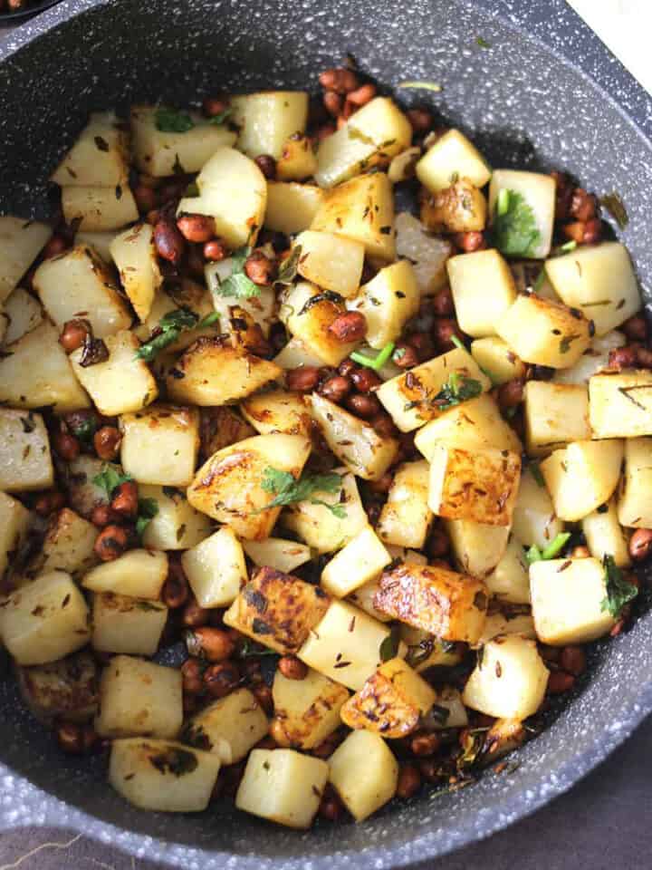 Potato Bhaji | Aloo Sabzi - No Onion No Garlic - Cook with Kushi