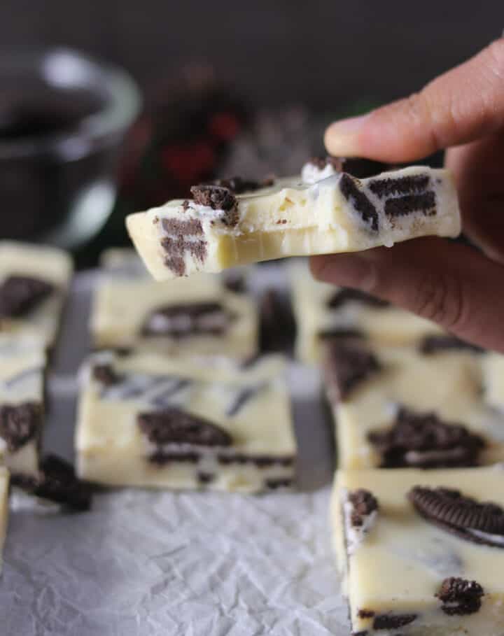 Best Oreo Fudge Recipe | No Bake White Chocolate Oreos - Cook with Kushi