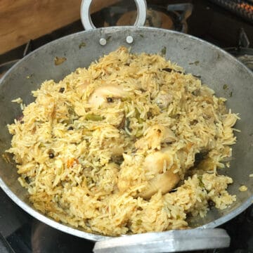 Easy Chicken Pulao | Spicy One Pot Chicken Rice Pilaf - Cook with Kushi