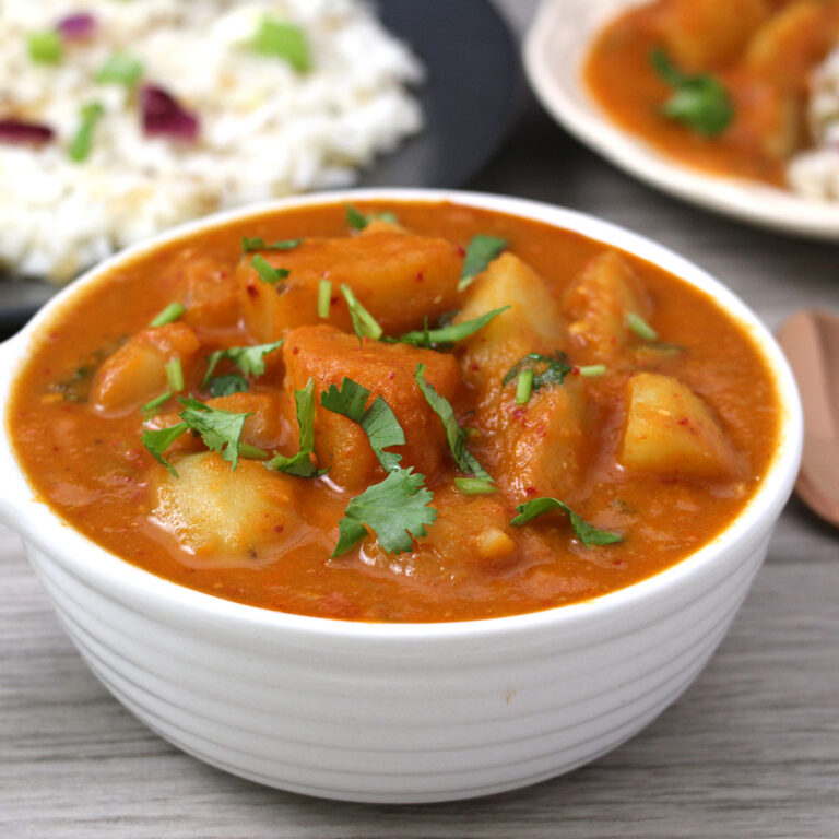 Simple Potato Curry Recipe | Aloo Curry - Cook with Kushi