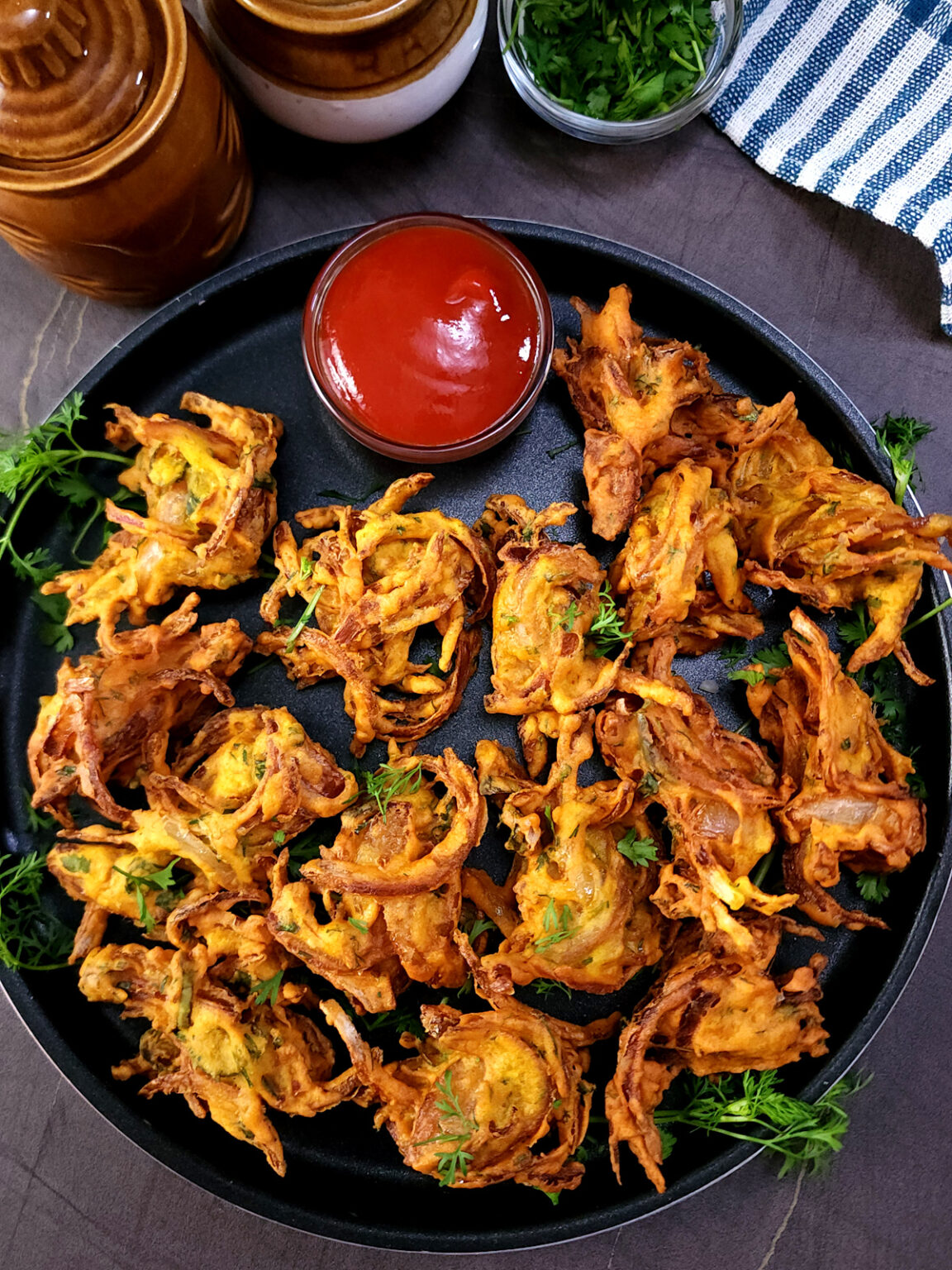 Onion Pakoda | Onion Fritters | Kanda Bhaji - Cook with Kushi