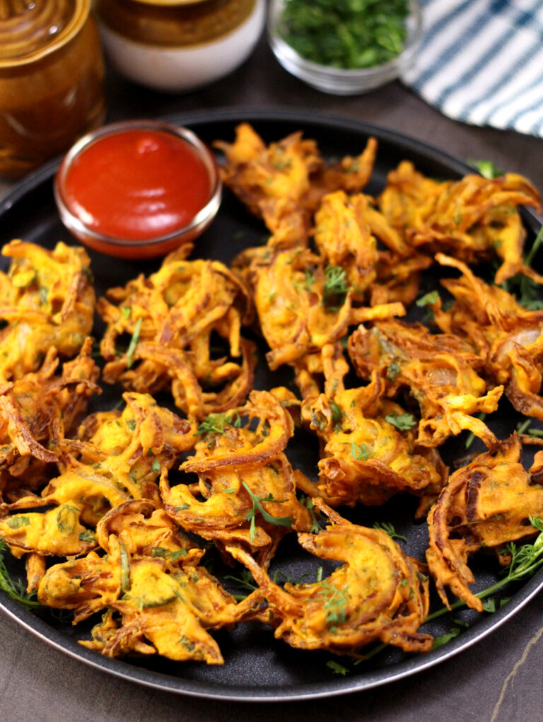 Onion Pakoda | Onion Fritters | Kanda Bhaji - Cook with Kushi